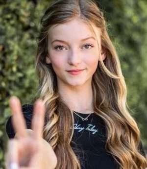 Emily Dobson Age, Height, Hot Image, Wiki, Affairs, Bio, Net Worth & More