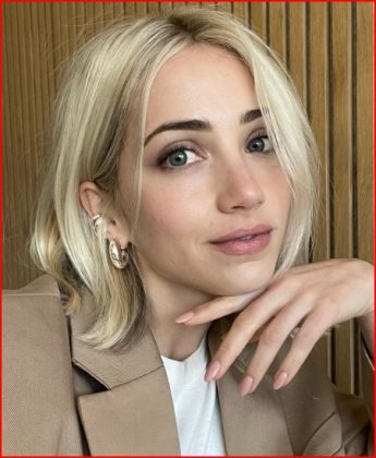 Emily Rudd Age, Gif, VK, Height, Parents, transparent, Net Worth