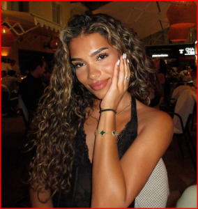 How Old is Aisha Mian ? Aisha Mian Age, Feet, Height, Wiki, Bio