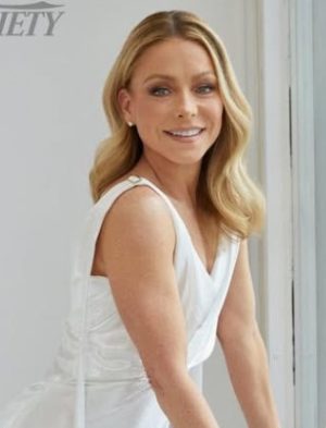 Kelly Ripa Bio, Wiki, Height and Weight, HD Image, Social Media