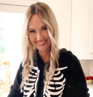 Elsie Larson Age, Net Worth, Blog, Wiki, Bio, Biography, Painting