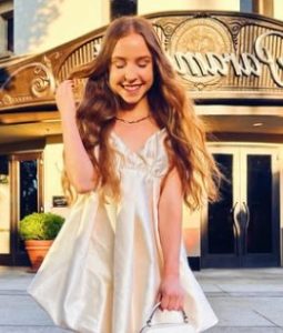 Anna McNulty Biography 2025: Age, Height, Family, Net Worth
